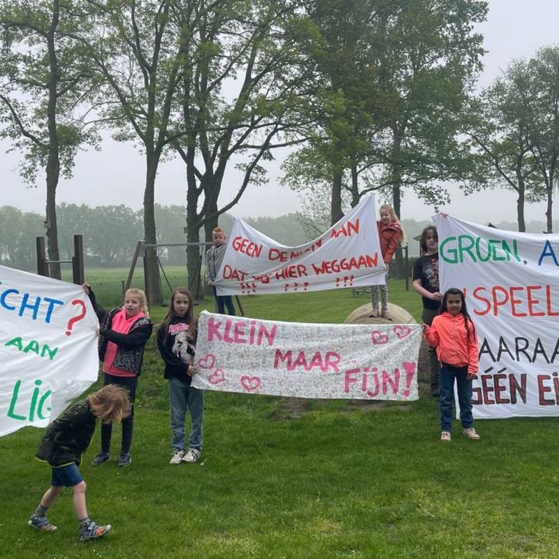 'Onze school, pal naast het bos, dicht? Dat mag niet gebeuren!' - RTV Noord