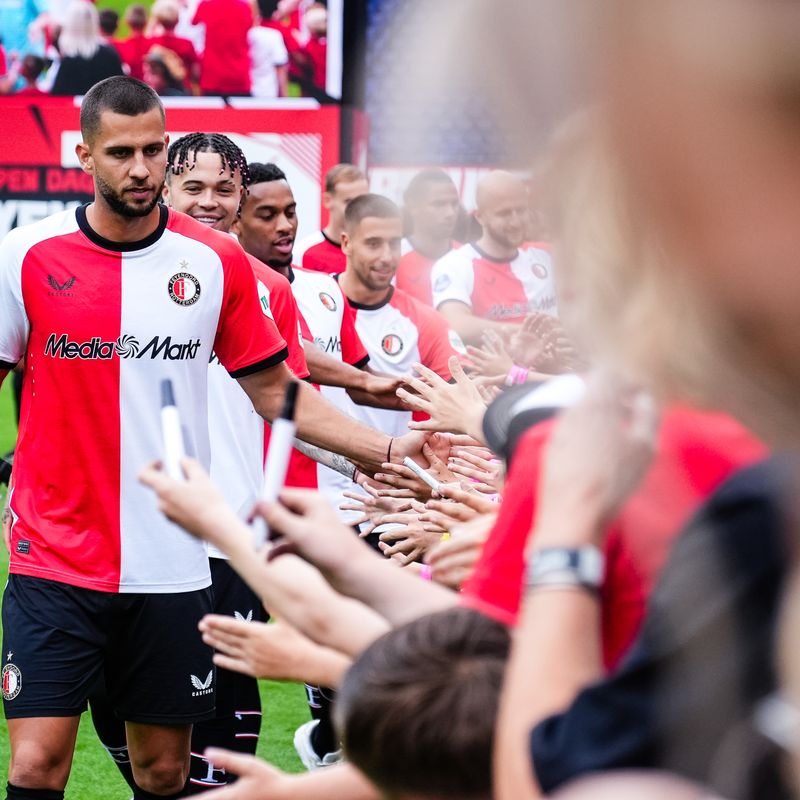 Hancko vindt het moeilijk om over zijn toekomst bij Feyenoord te praten: 'Het is aan de clubs ...