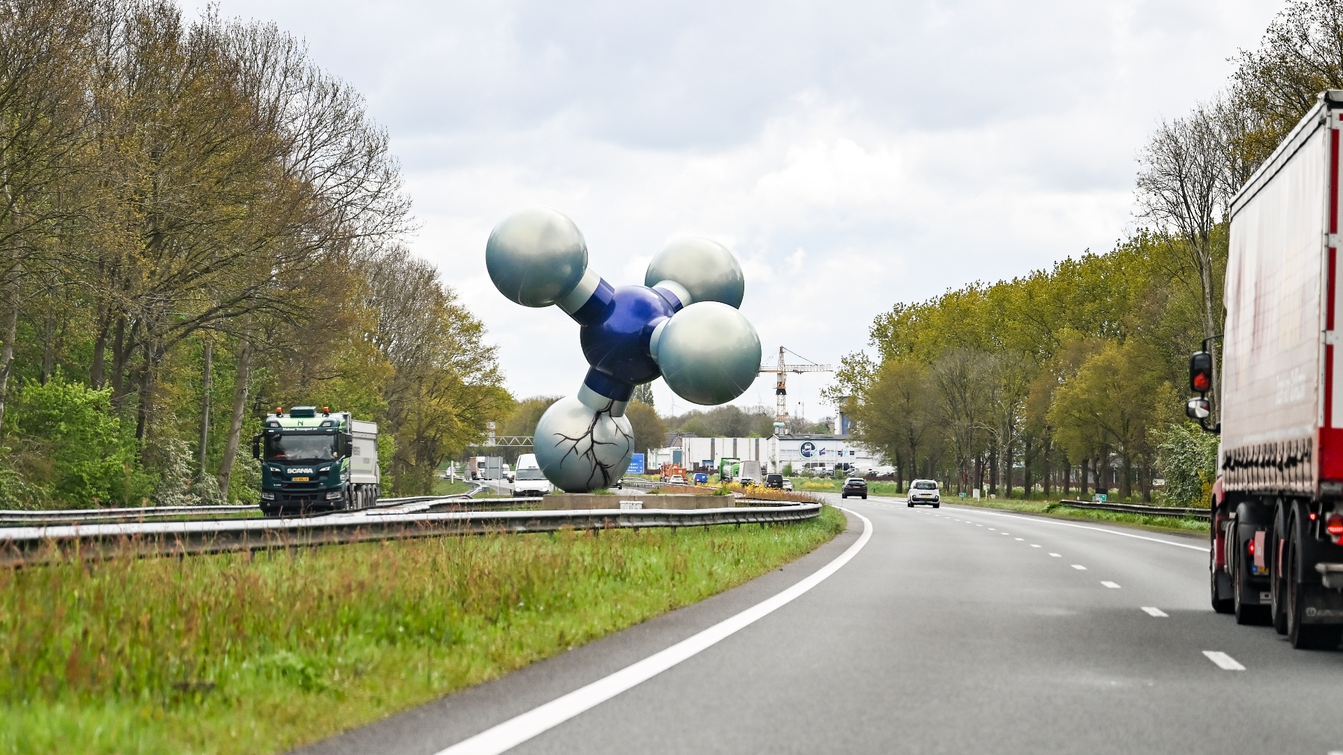 Gasmolecuul aan de A7 'beklad' met bevingsscheur (update) - RTV Noord