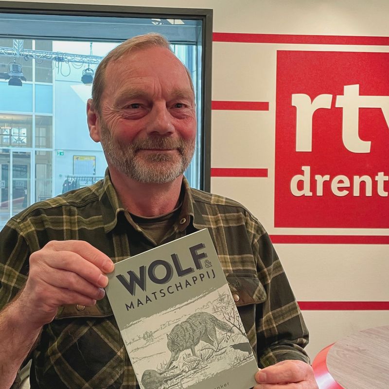 Boswachter en schrijver André Donker: 'Leer leven met de wolf' - RTV ...