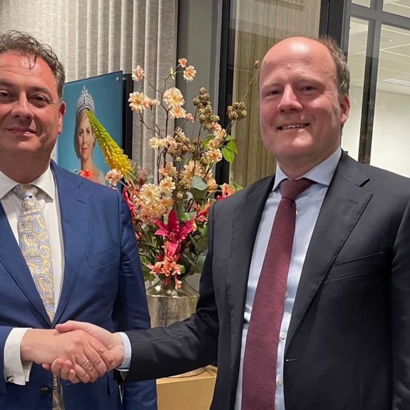 Burgemeester Gerolf Bouwmeester officieel herbenoemd: 'Hier voel ik me ...