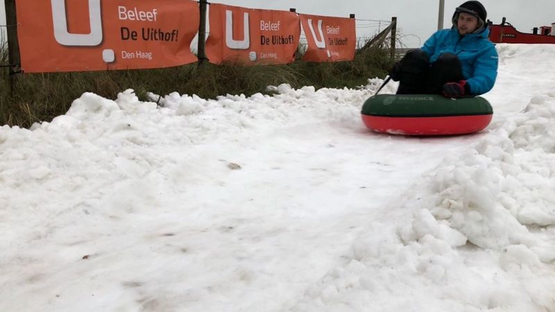 Kijkduin nu al bedolven onder sneeuw - Omroep West Kijkduin nu al bedolven onder sneeuw - Omroep West