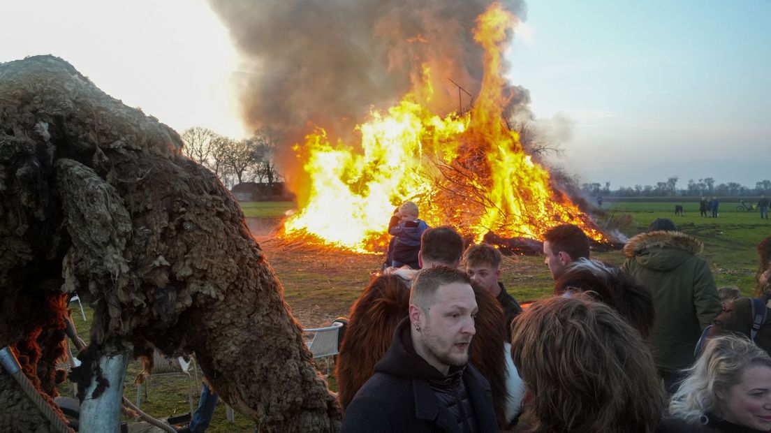 Door heel Drenthe paasbulten aangestoken - RTV Drenthe