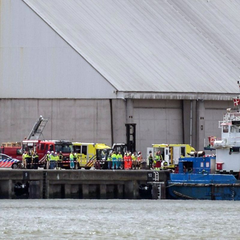 Persoon gewond bij beknelling in schip - RTV Noord