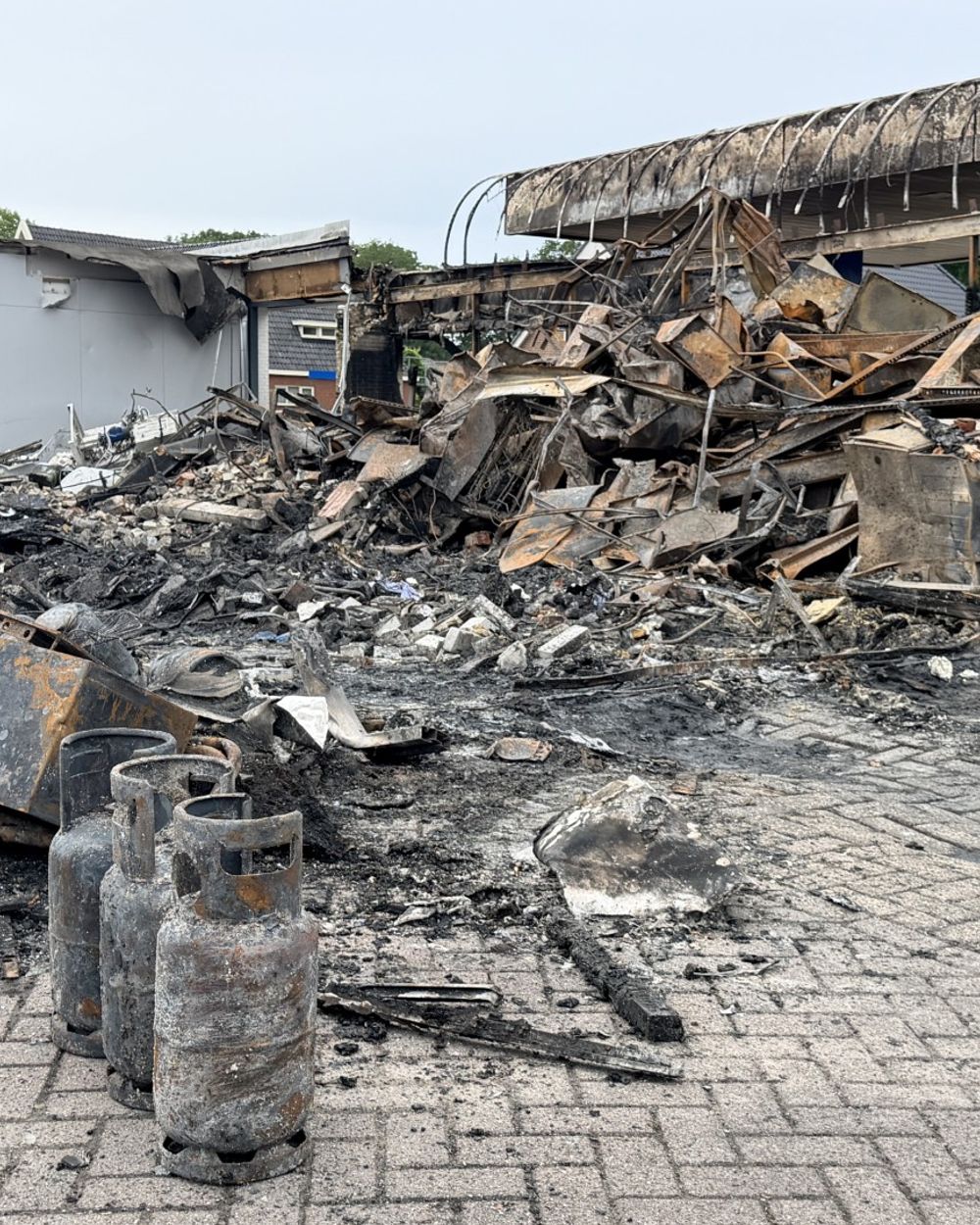 Allesverwoestende brand in Norg legt levenswerk Dorenbos in de as: 'Ik ...