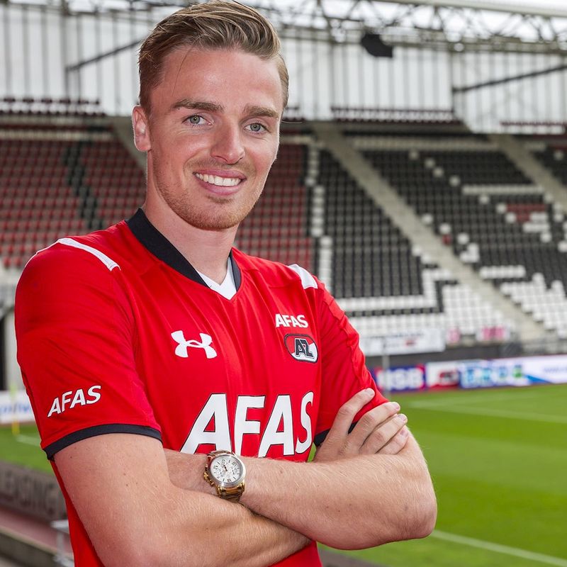 Rienstra tekent voor vijf seizoenen bij AZ na "fantastisch jaar" bij ...