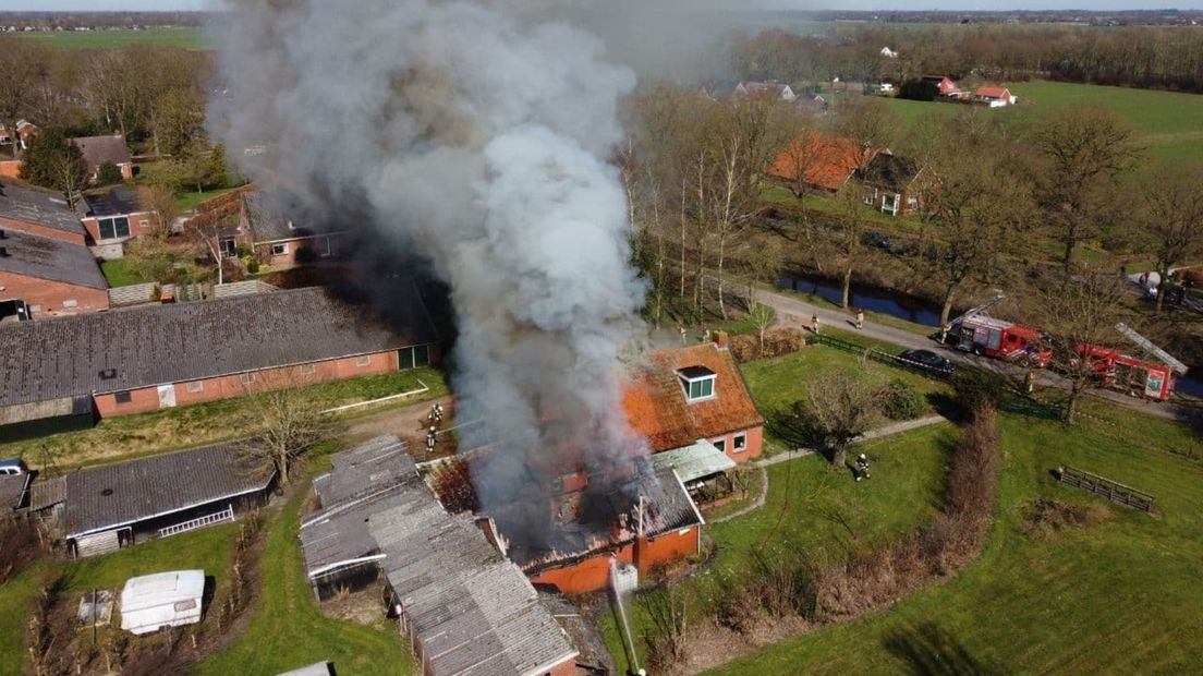 Huis in brand in Zevenhuizen (update) - RTV Noord