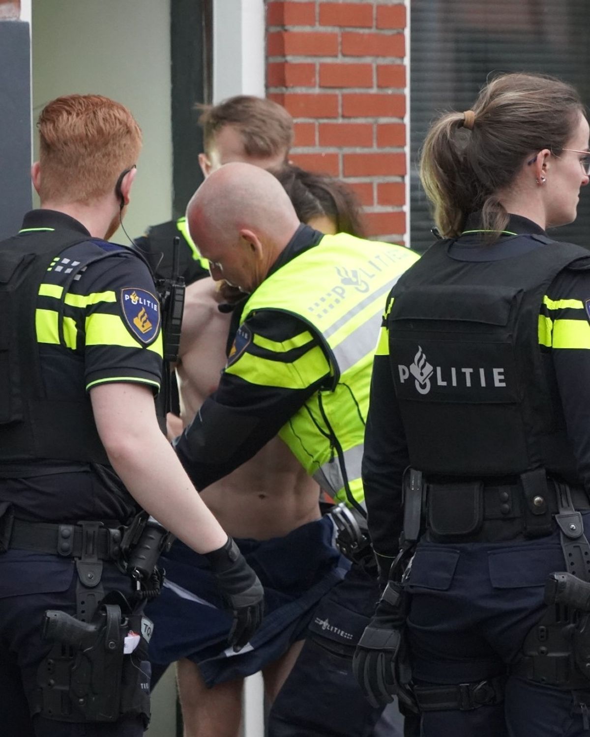 112-nieuws maandag 24 maart: Politie arresteert naakte man in Stad • Vervroegd paasvuur in Eelde ...
