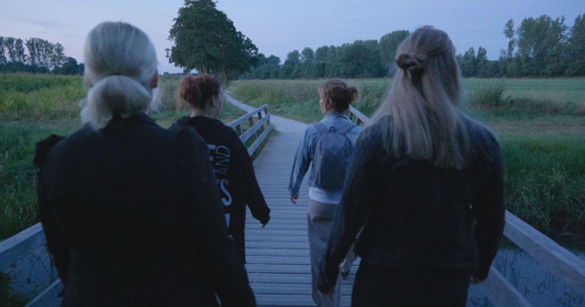 Lopen naar het licht om taboe rond zelfdoding bespreekbaar te maken ...