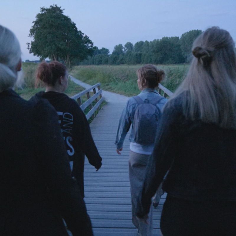 Lopen naar het licht om taboe rond zelfdoding bespreekbaar te maken ...