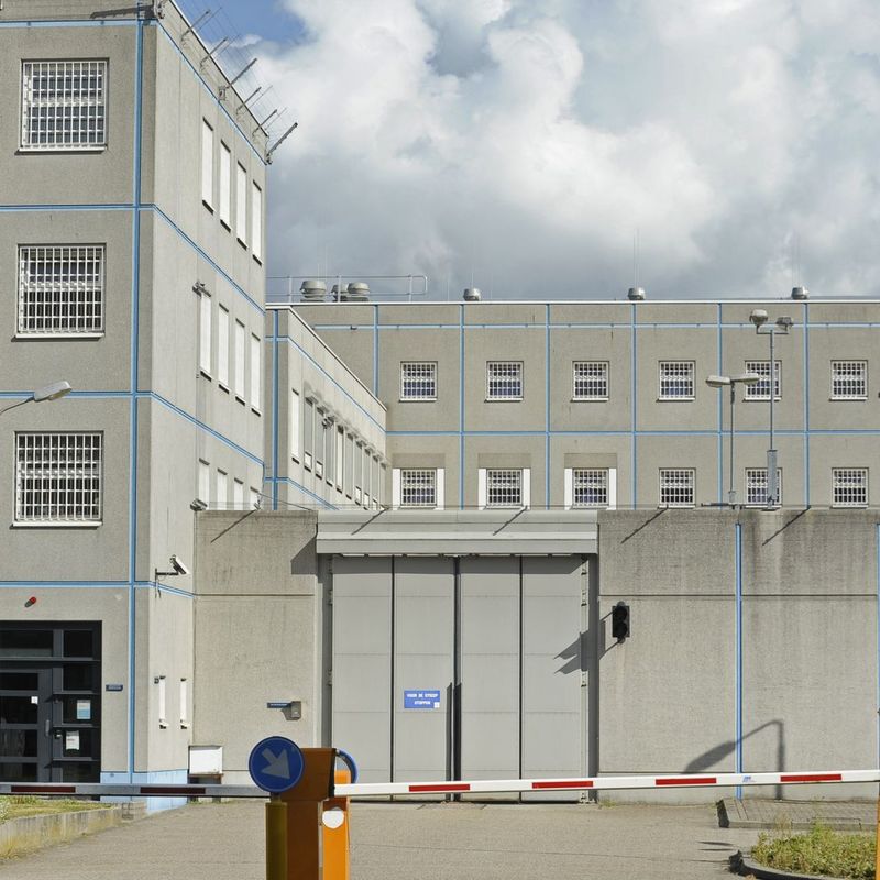 Medewerker van Arnhemse gevangenis opgepakt - Omroep Gelderland