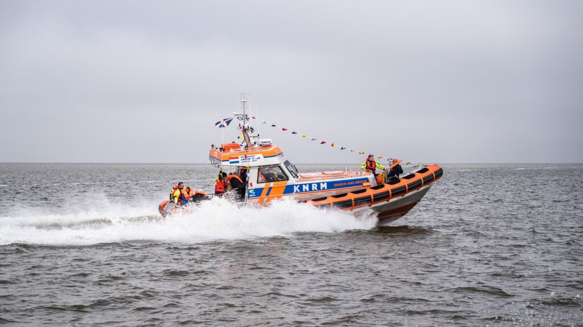 Na 33 jaar en bijna 3.000 geredde mensen nieuwe reddingboot voor ...