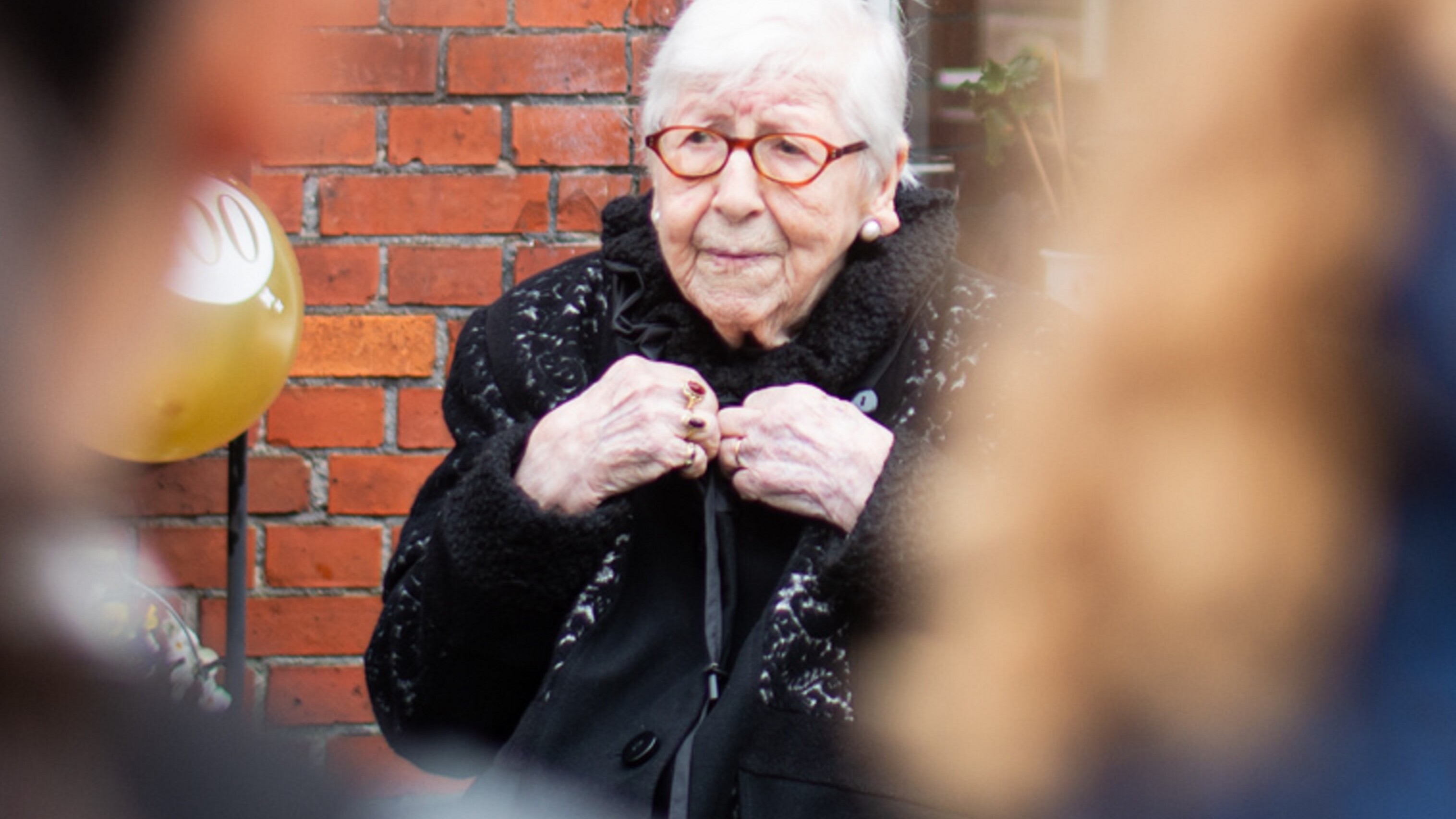 Hiep, hiep, hoera! Mevrouw Weitenberg uit Leeuwarden is 100 jaar en ...