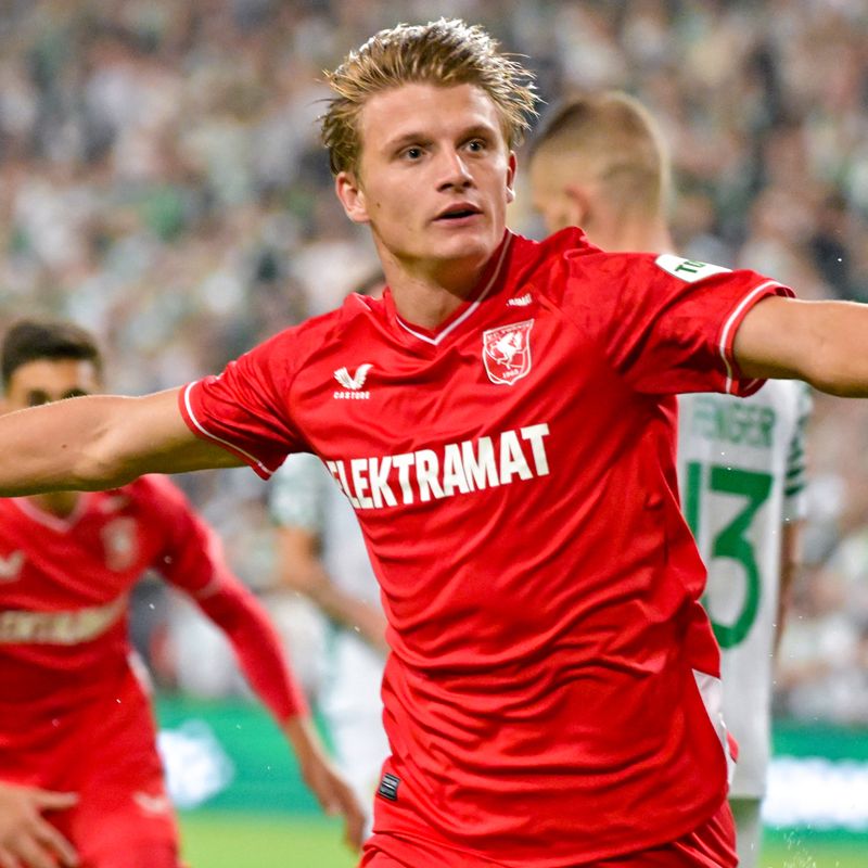 Goudhaantje Sem Steijn schiet FC Twente in verlenging naar volgende ronde Conference League - Oost