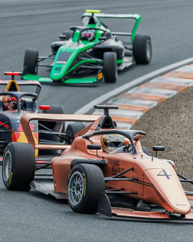 Autosporttalent Nina Gademan krijgt plek in F1 Academy - RTV Drenthe