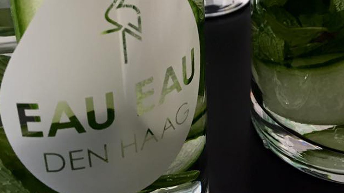 Haagse humor: waterfles met opvallende naam wint prijs - Omroep West