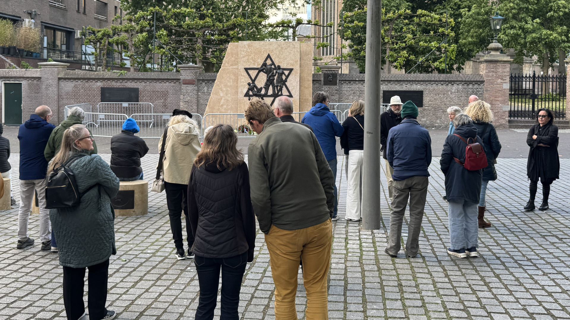 Dodenherdenking | 3000 mensen bij alternatieve herdenking - Drukte op ...