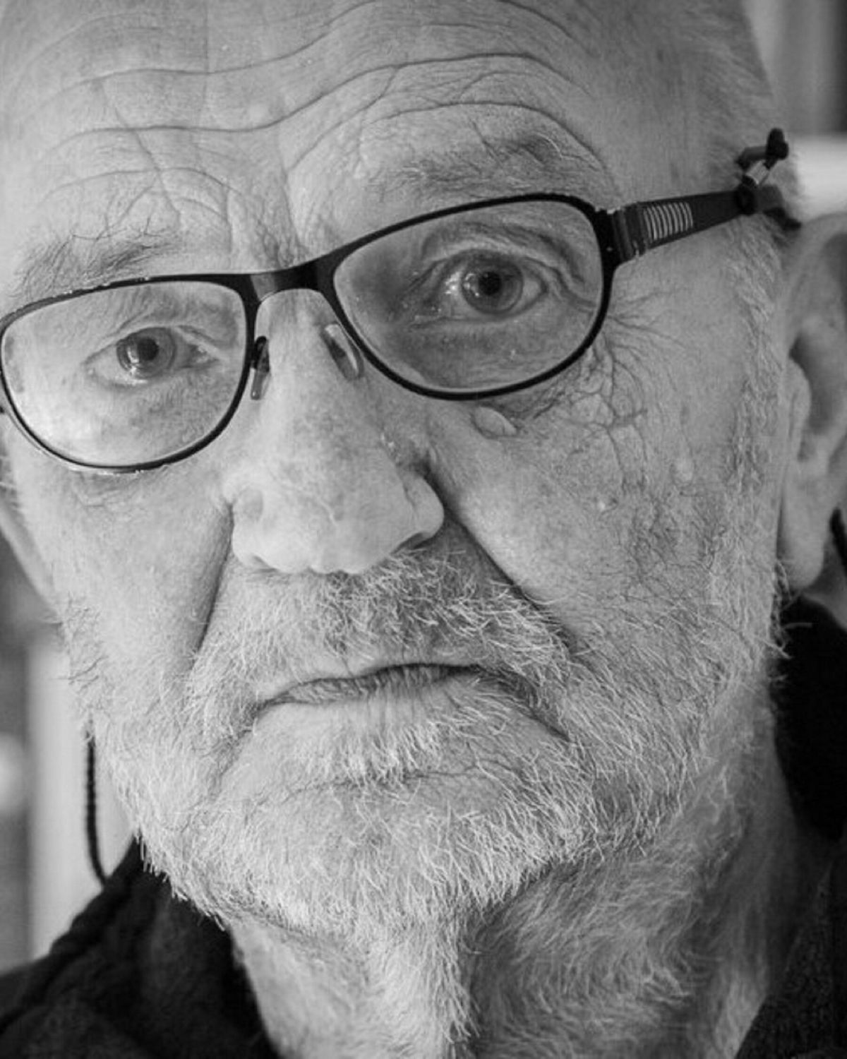 Drentse schrijver Rieks Siebering overleden - RTV Drenthe