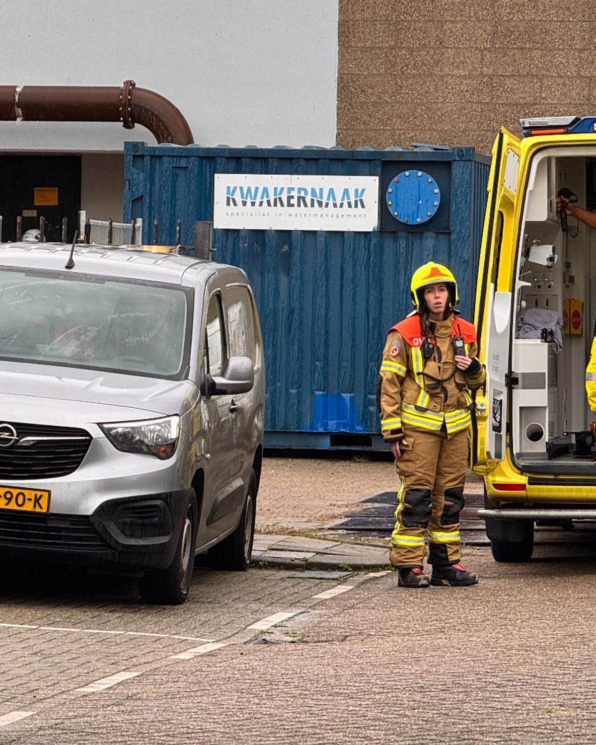 Werknemer valt van trap, belandt in rioolgemaal en moet naar ziekenhuis ...