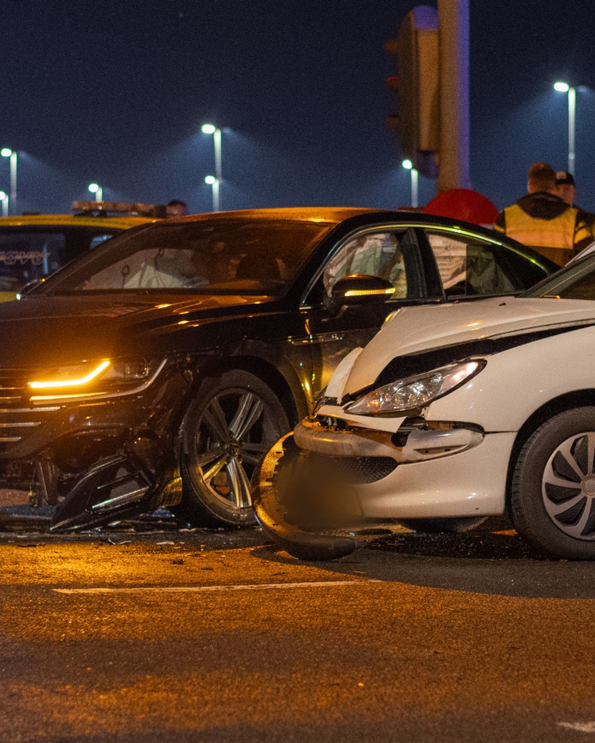 112-nieuws: Botsing tussen twee auto's op A2 | Gewonde bij conflict in Nieuwegein - RTV Utrecht