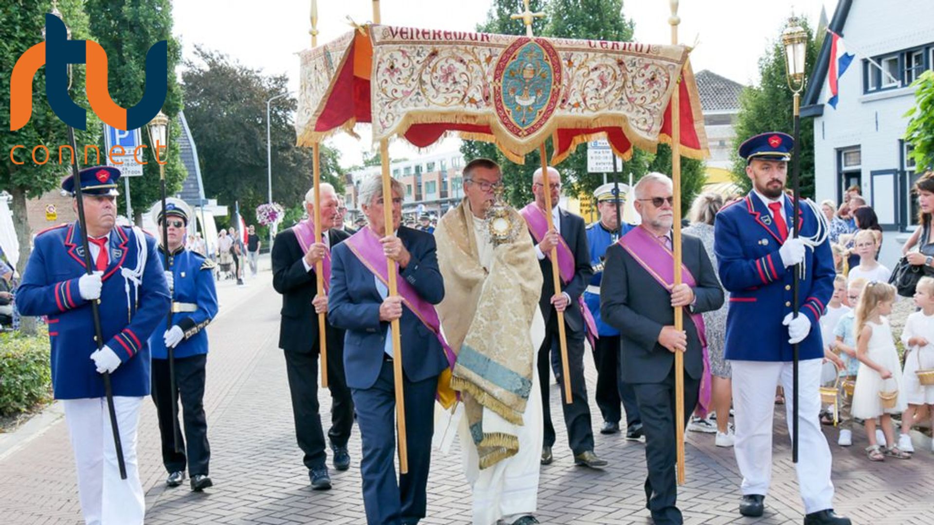 Duivense processie trekt mede door mooi weer veel bekijks - Omroep ...