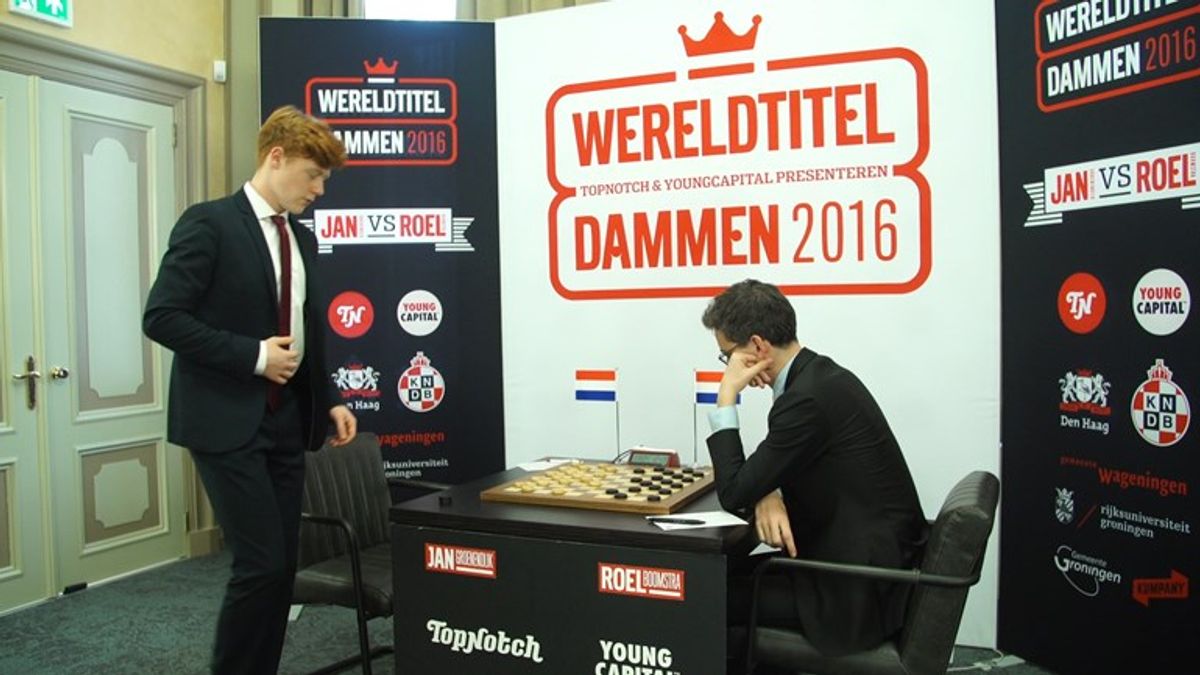 Jan Groenendijk uit Wageningen nog in de race bij WK Dammen - Omroep ...