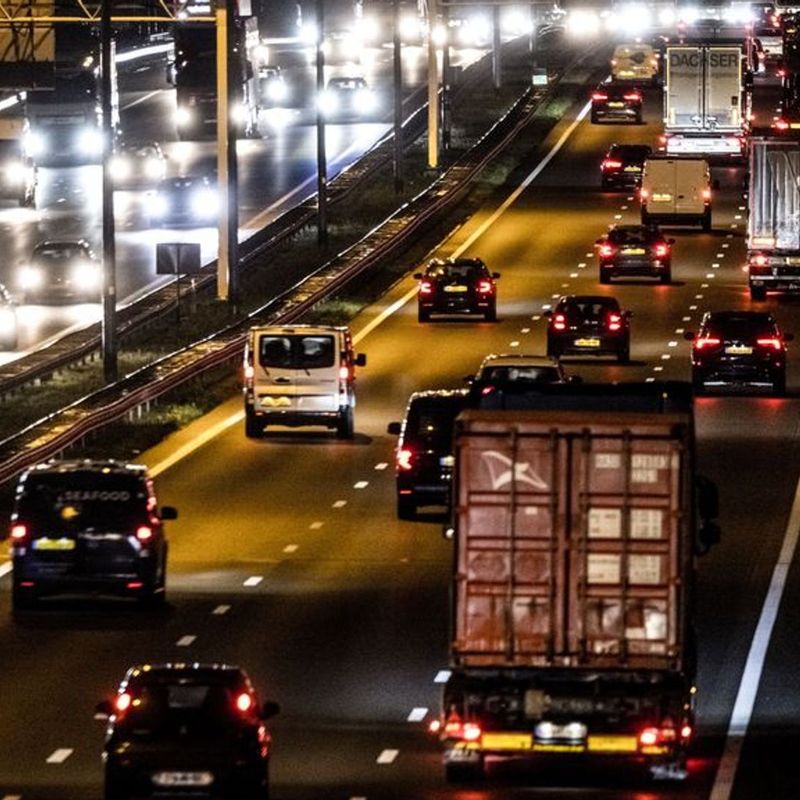 Lange file op A50 door kapotte vrachtwagen - Omroep Gelderland Lange file op A50 door kapotte vrachtwagen - Omroep Gelderland