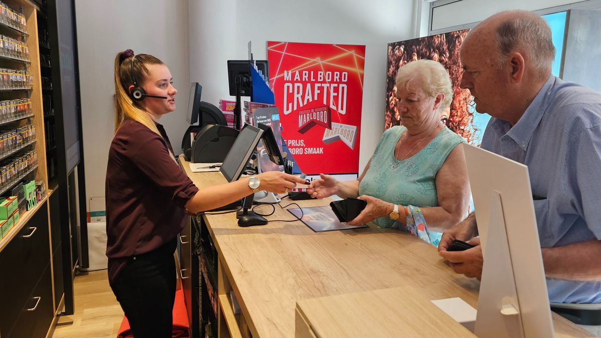 Supermarkt omzeilt nieuwe wet met sigarettenzaak naast de deur: 'Beste ...