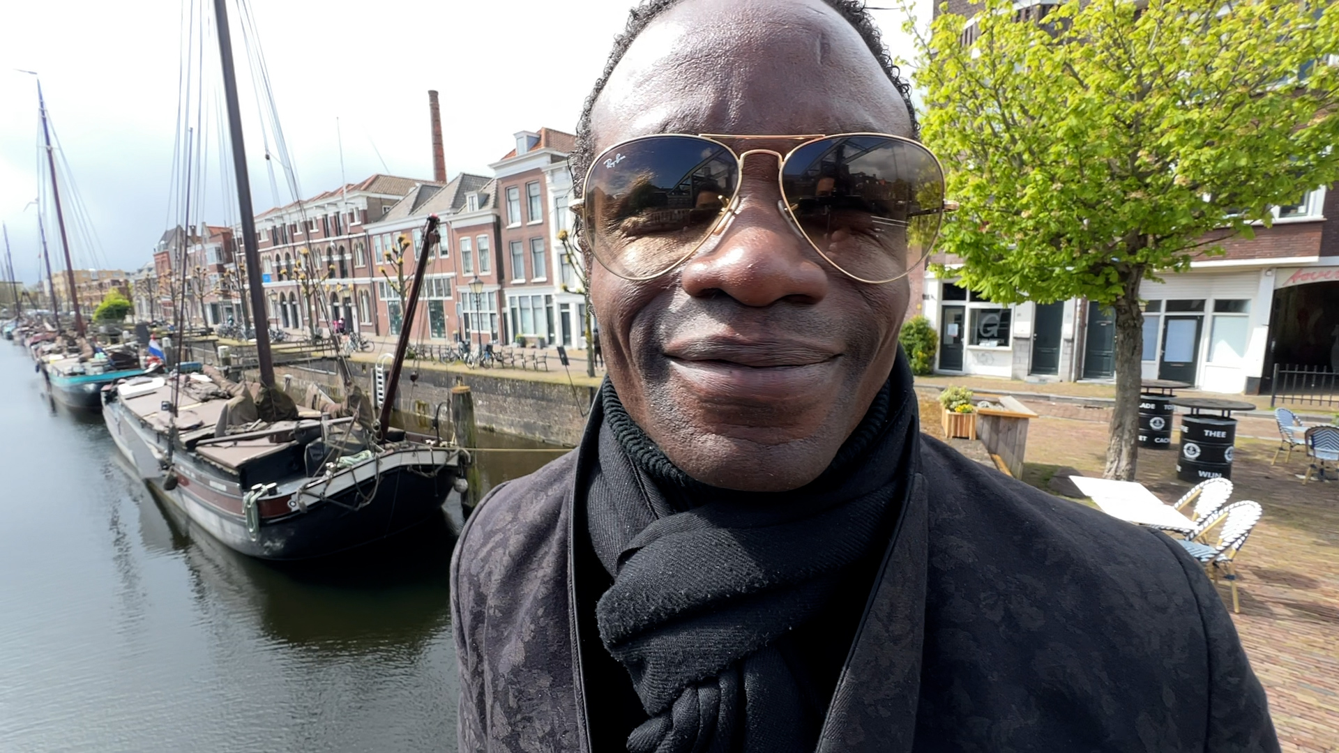 Met Regilio Tuur terug naar de buurt waar hij opgroeide: ‘I am a legend ...