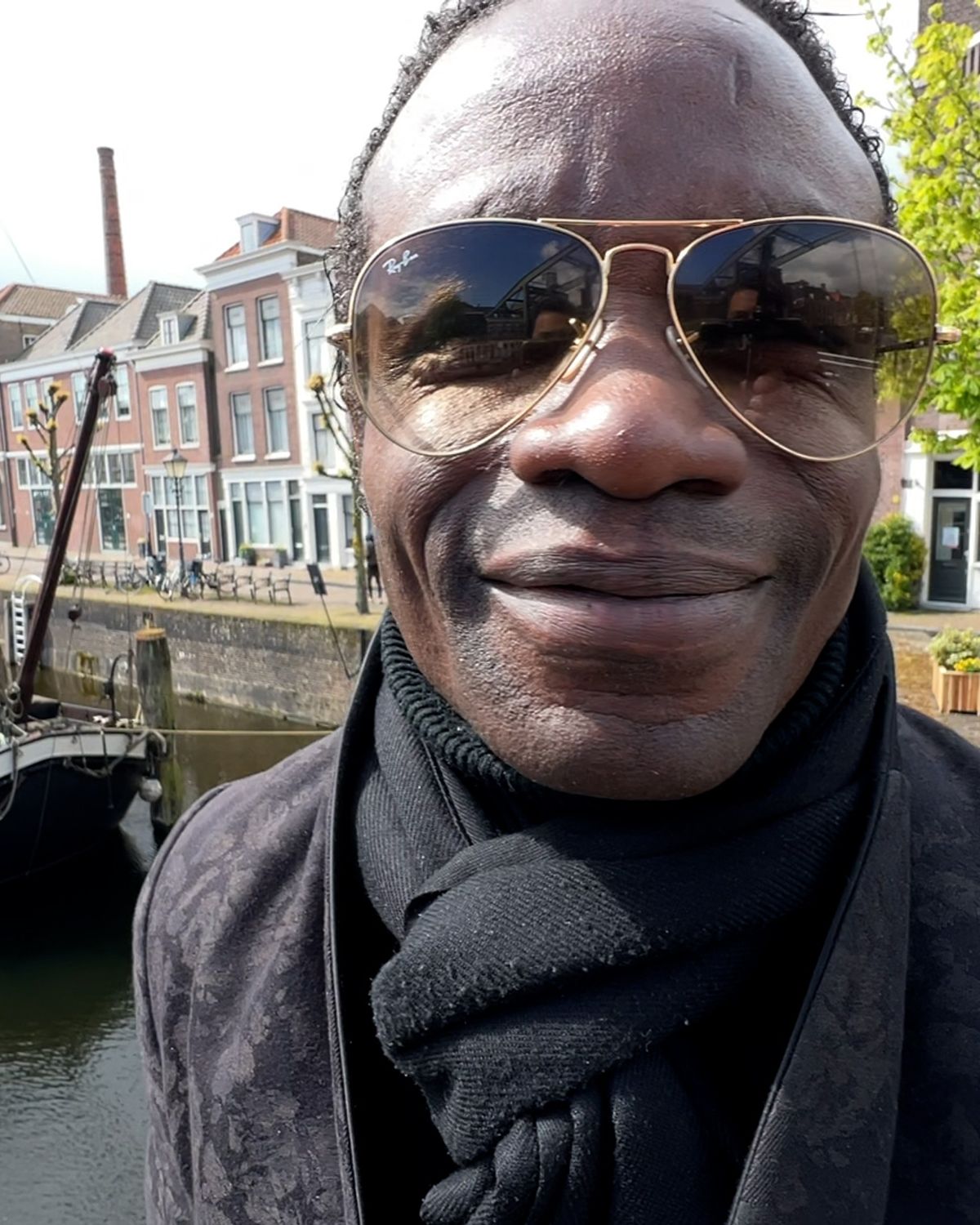 Met Regilio Tuur terug naar de buurt waar hij opgroeide: ‘I am a legend ...