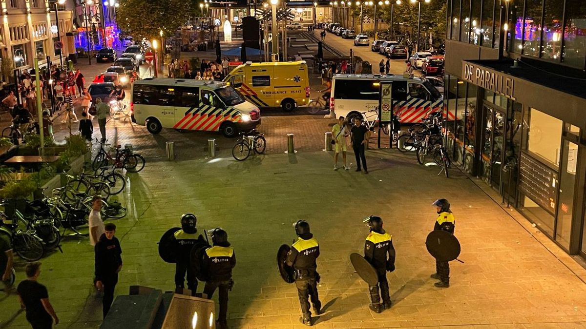 Ontslag dreigt voor 'sussende' medewerker FC Twente na rellen tegen ...