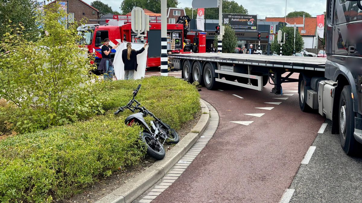 Twee gewonden bij botsing tussen fatbike en vrachtwagen, traumahelikopter opgeroepen - Omroep West