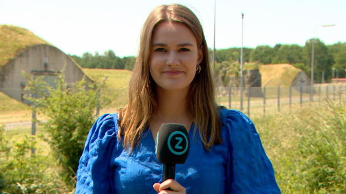 Verslaggever Simone Gideonse laat het munitiedepot in Ritthem zien ...