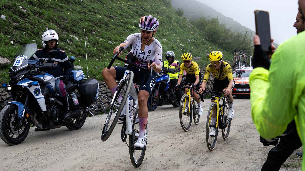 Reijnhout (22) merkt in Giro dat ze steeds beter klimt: 'Ik zou willen ...