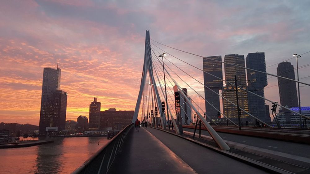 Adembenemende lucht boven de regio Rijnmond - Rijnmond