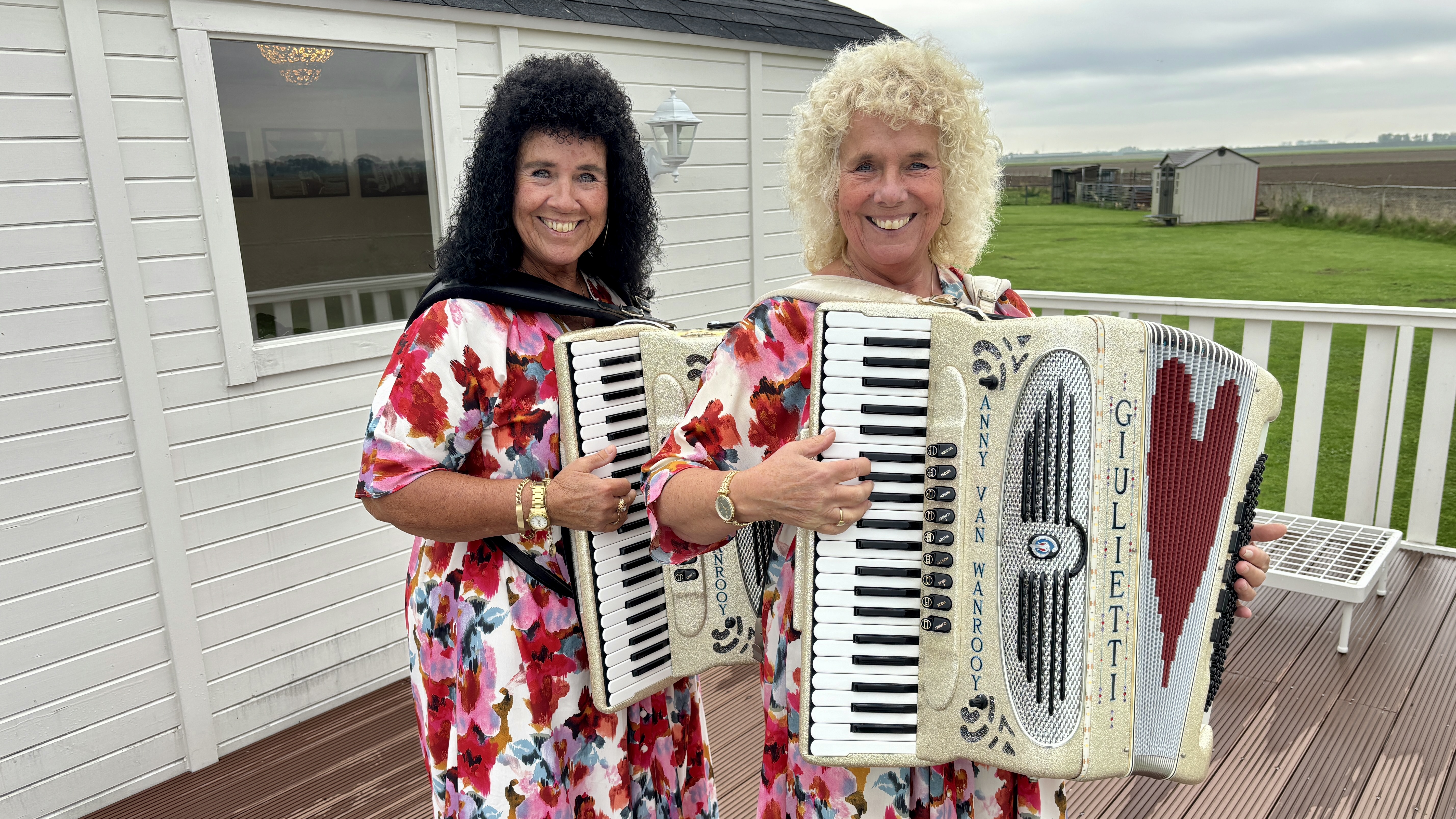 Deze zussen kregen vier hoogbegaafde dochters, die op hun negentiende ...