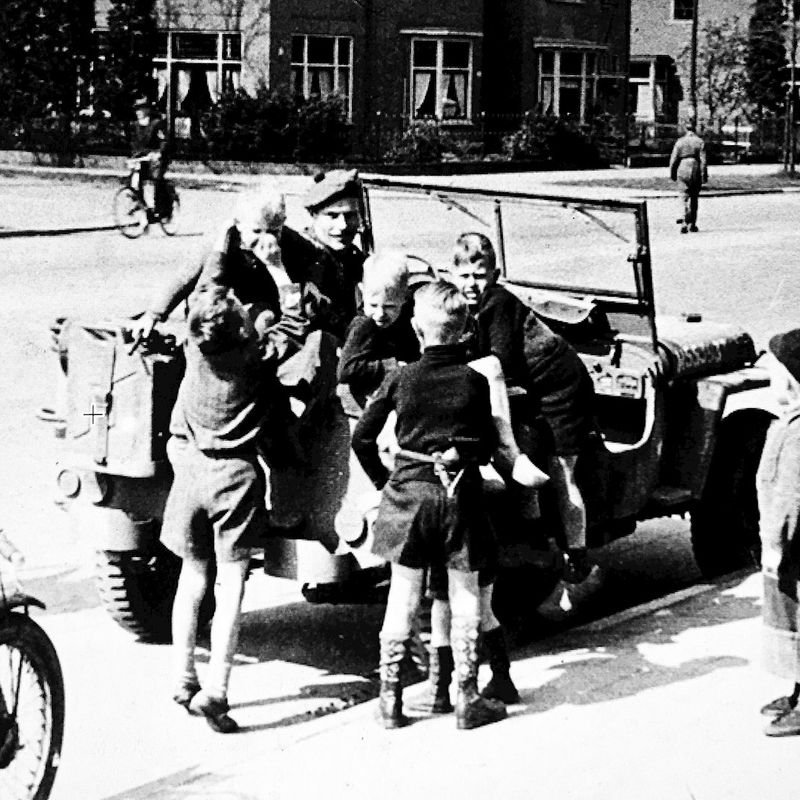 WOII in foto's: de jeep van de bevrijder - Oost
