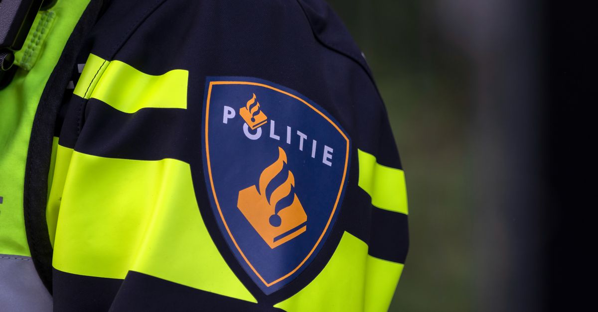 Wie is deze man die geld pint met de gestolen pinpas van vrouw (71) uit ...