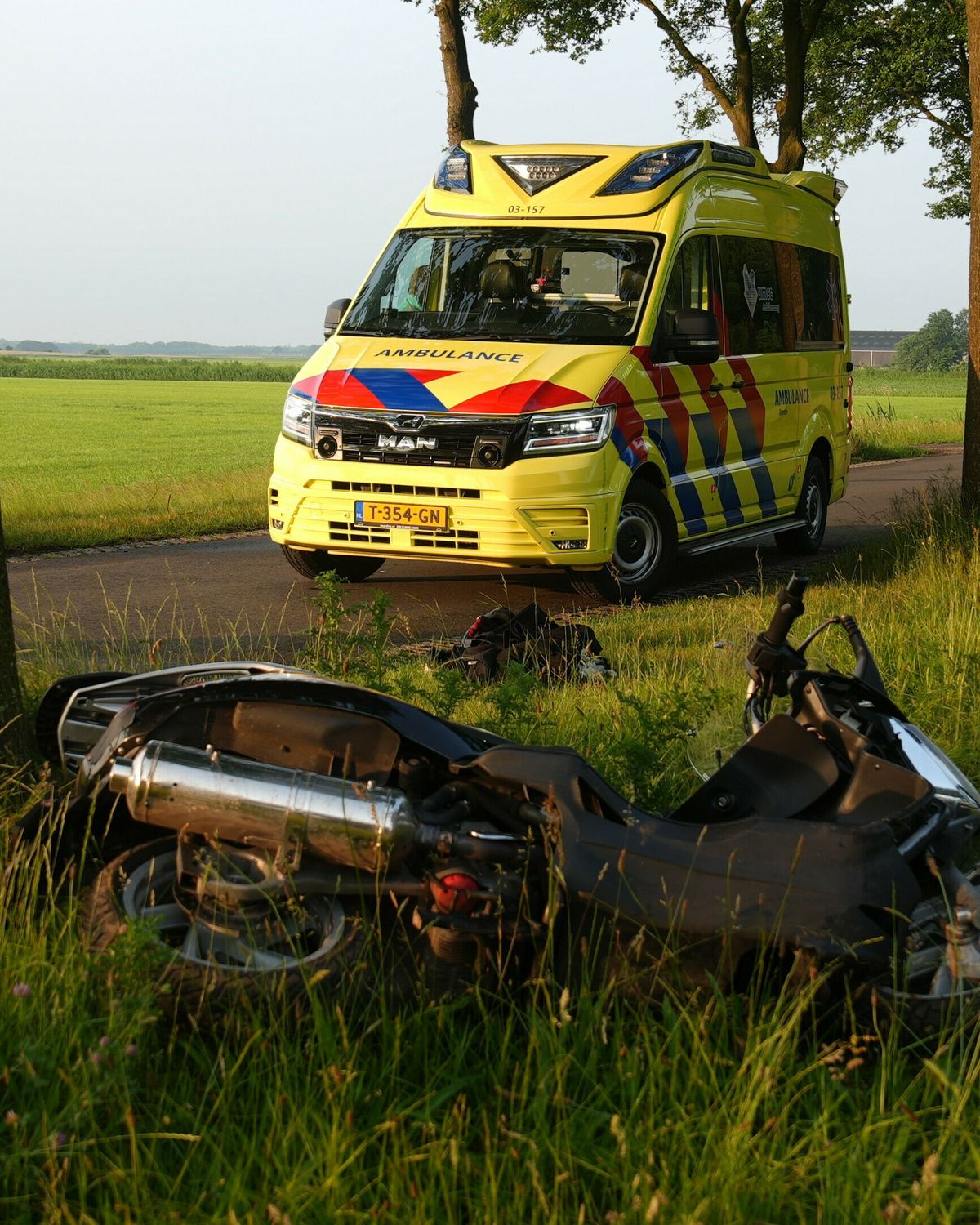 Motorrijder ernstig gewond na eenzijdig ongeval - RTV Drenthe