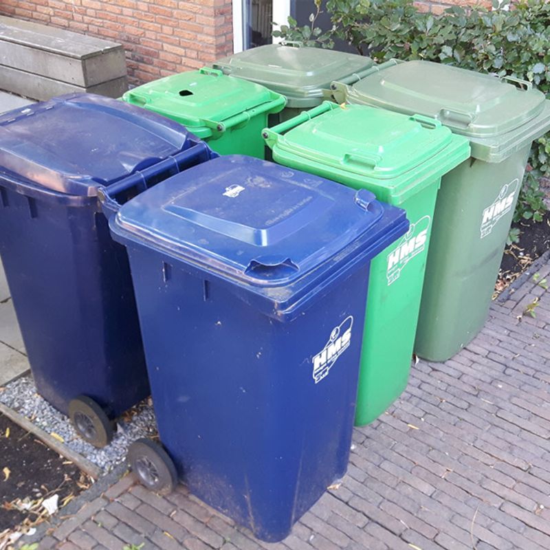 Verzet in Leidschenveen tegen vierde vuilcontainer in de tuin - Omroep West