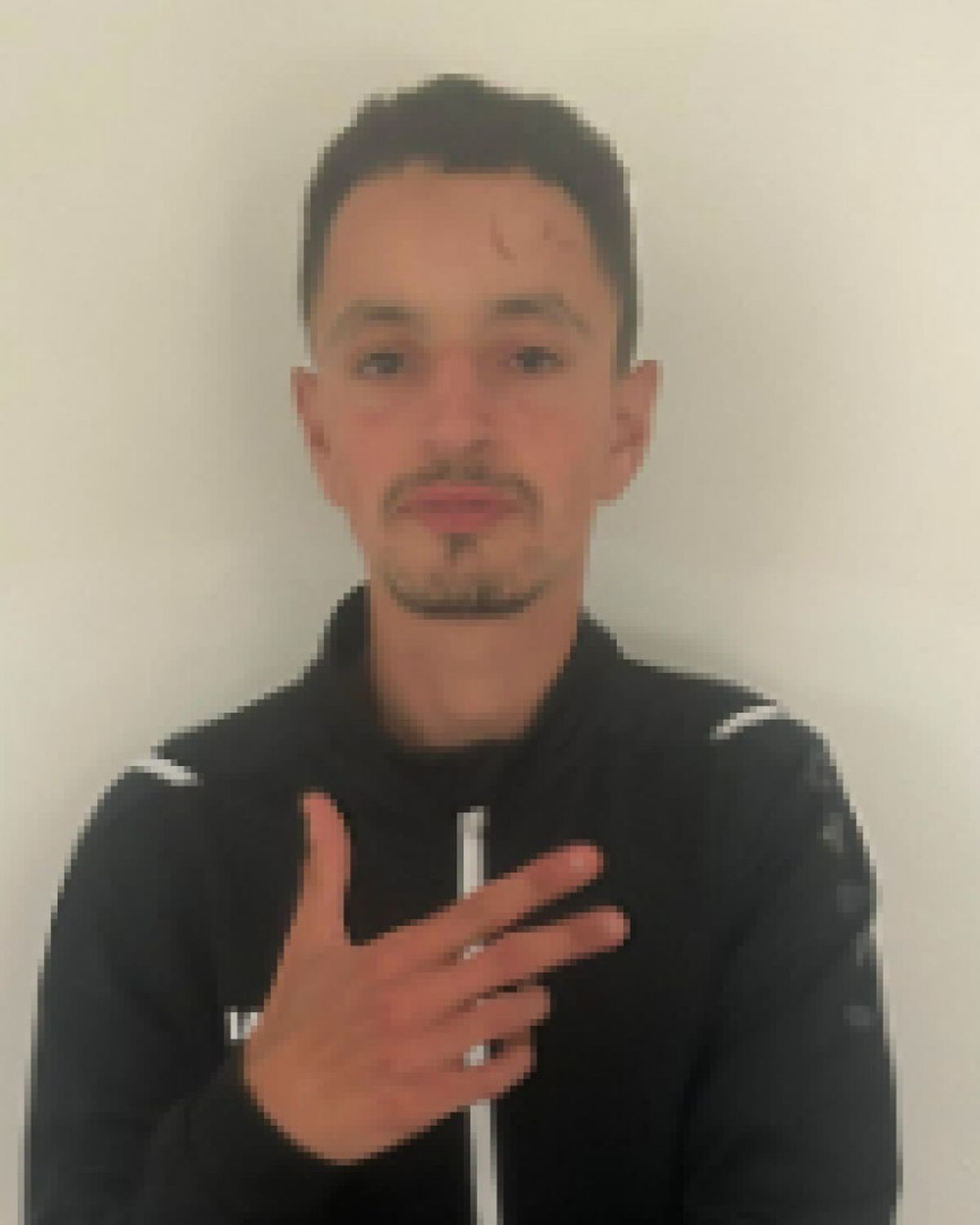 Adnane (22) sinds zondag vermist, politie vraagt om hulp - Omroep West