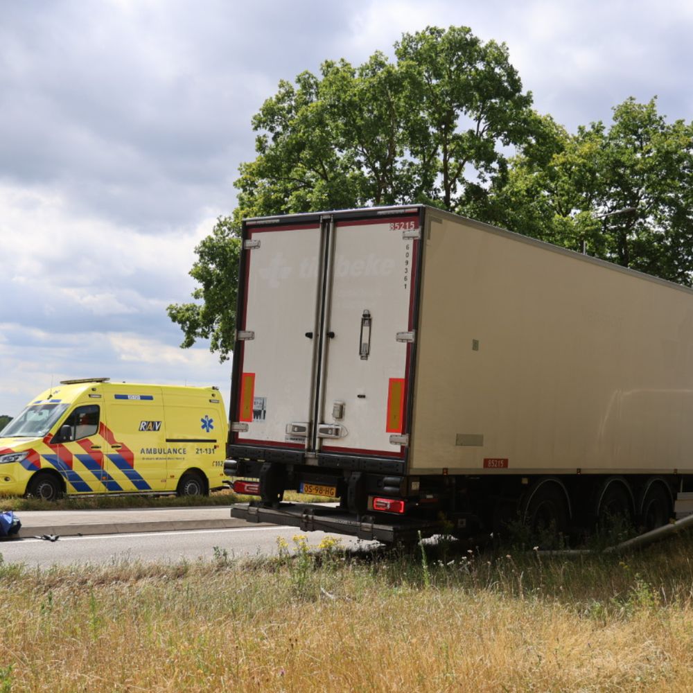 Fietser ernstig gewond bij aanrijding met vrachtwagen in Afferden - L1 Nieuws