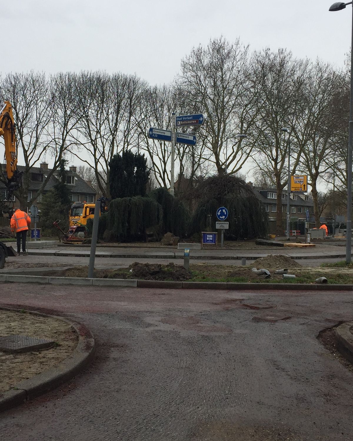 Verkeerschaos in Rotterdam-Ommoord door afsluiting rotonde - Rijnmond
