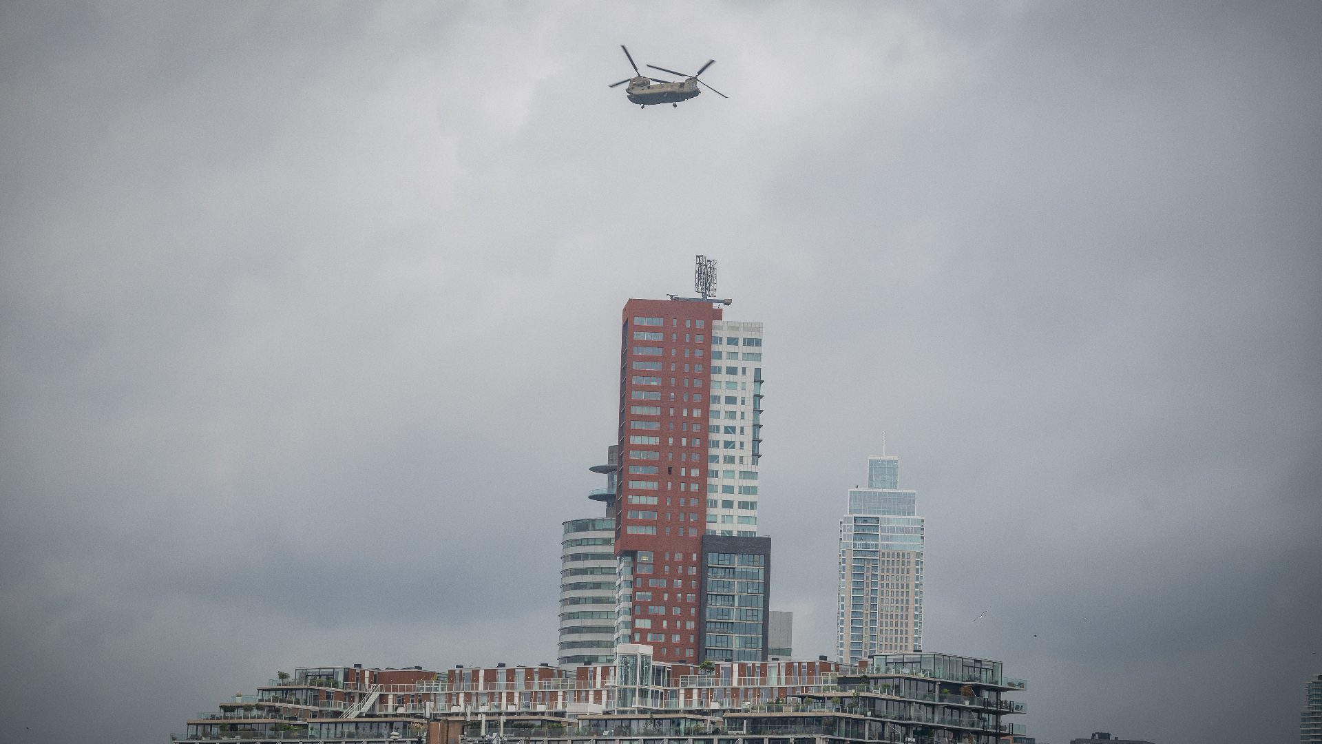 Dit is waarom helikopters boven Rotterdam moeten oefenen: 'Stad en ...