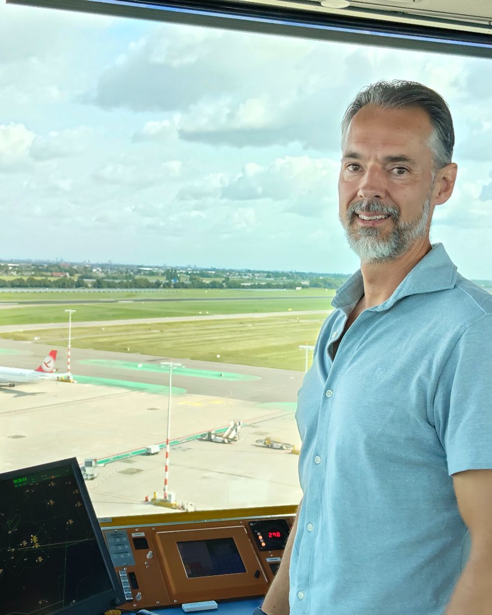 Mark is luchtverkeersleider op Rotterdam The Hague Airport: 'We praten ...