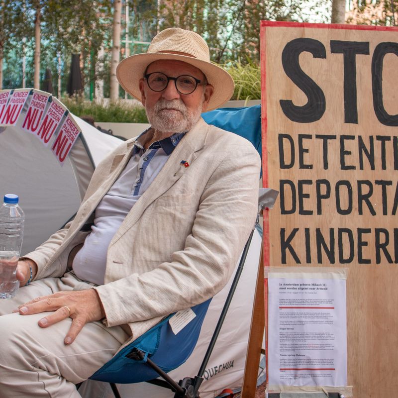 Eduard Disch stopt met hongerstaking bij IND: 'Aansterken om terug te ...