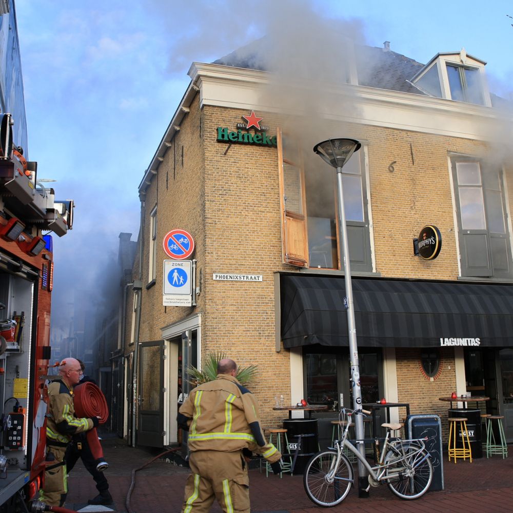 Grote brand in binnenstad Delft, straat afgezet - Omroep West