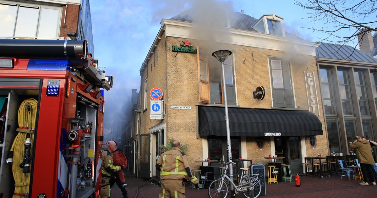 Grote brand in binnenstad Delft, straat afgezet - Omroep West