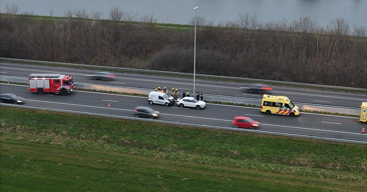 Kilometers file na ongeval op A2 bij Roosteren - L1 Nieuws