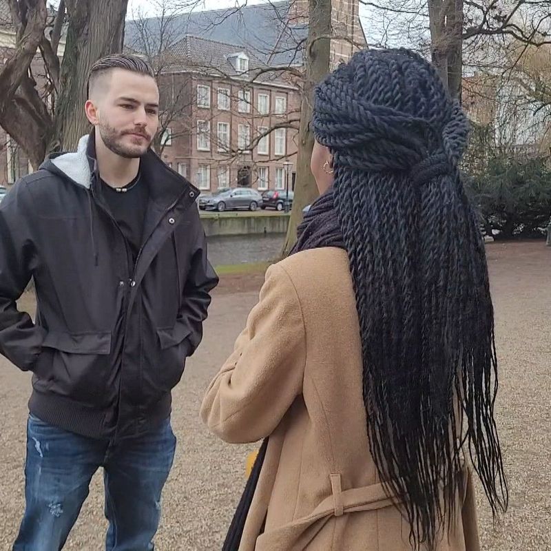 Ben je single? Vergeet Tinder, ga op wandeldate - Omroep West